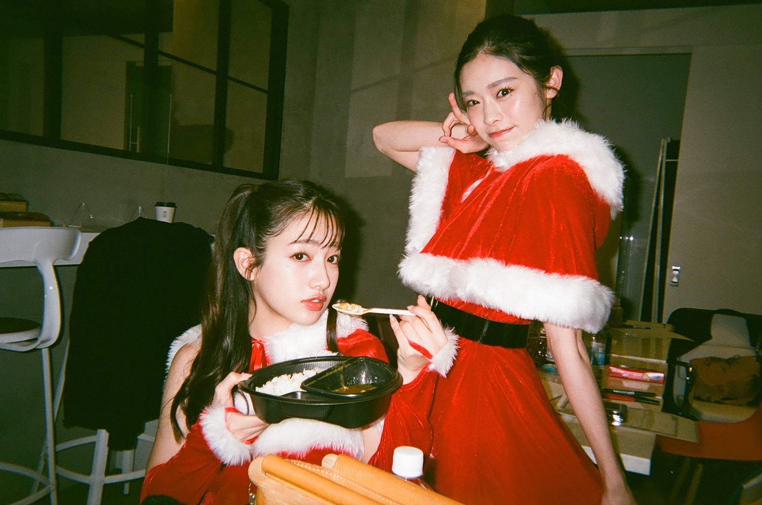 私立恵比寿中学・中山莉子「サンタさんの腹ごしらえ」【QJWebカメラ部】 - QJWeb クイック・ジャパン ウェブ