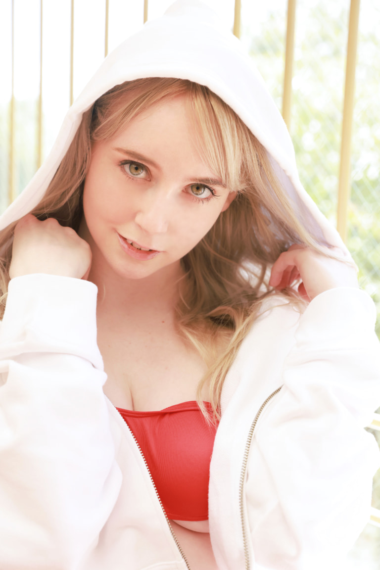 イギリス出身“黒船天使”、泡に包まれた美ボディを公開！ジェマ・ルイーズ初のカレンダー発売中 - QJWeb クイック・ジャパン ウェブ