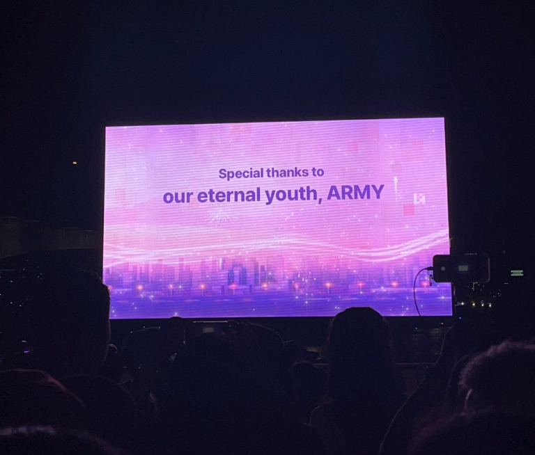 【BTS10周年】巨大壁画、打ち上げ花火…韓国がお祭りムード一色に！現地在住ライターが見た、熱狂の光景 - QJWeb クイック・ジャパン ウェブ