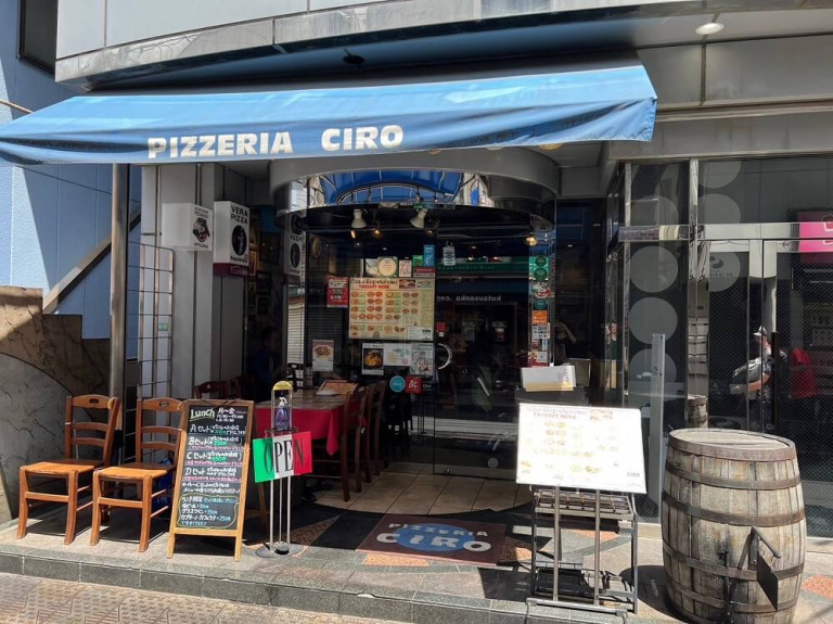 福井俊太郎（GAG）の決めつけグルメ連載がスタート 第0回「指が輝いてる人はピザ食べた人」【東中野×CIRO×アンチョビ先生】 - QJWeb クイック・ジャパン ウェブ