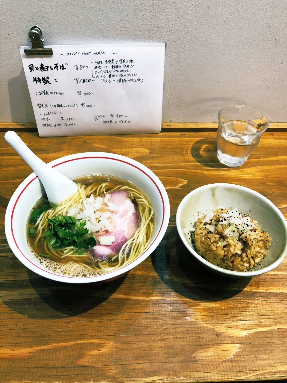 福井俊太郎（GAG）連載「指が輝いてる人はピザ食べた人」第3回【西荻窪×海南チキンライス夢飯×サブリミナルケンミンSHOW】 - QJWeb クイック・ジャパン ウェブ