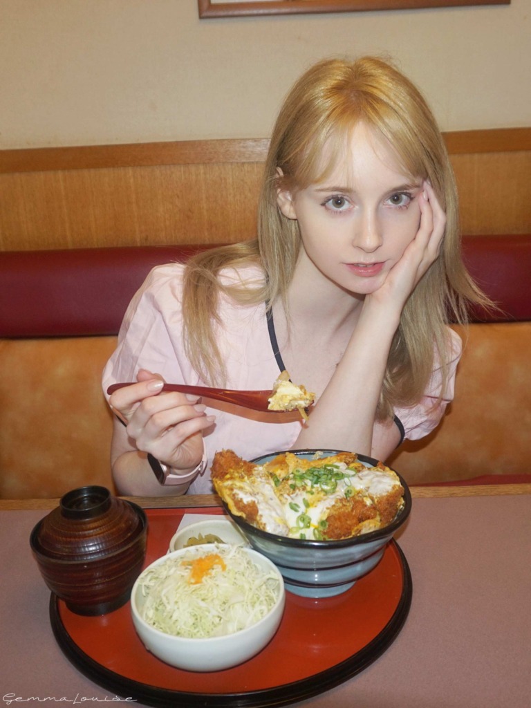 黒船天使、旅館の食事会場で驚いたこと「日本の若者は、伝統的な和食を楽しんでいるの？」＜ジェマ・ルイーズの航海日誌 #12＞ - QJWeb クイック・ジャパン ウェブ