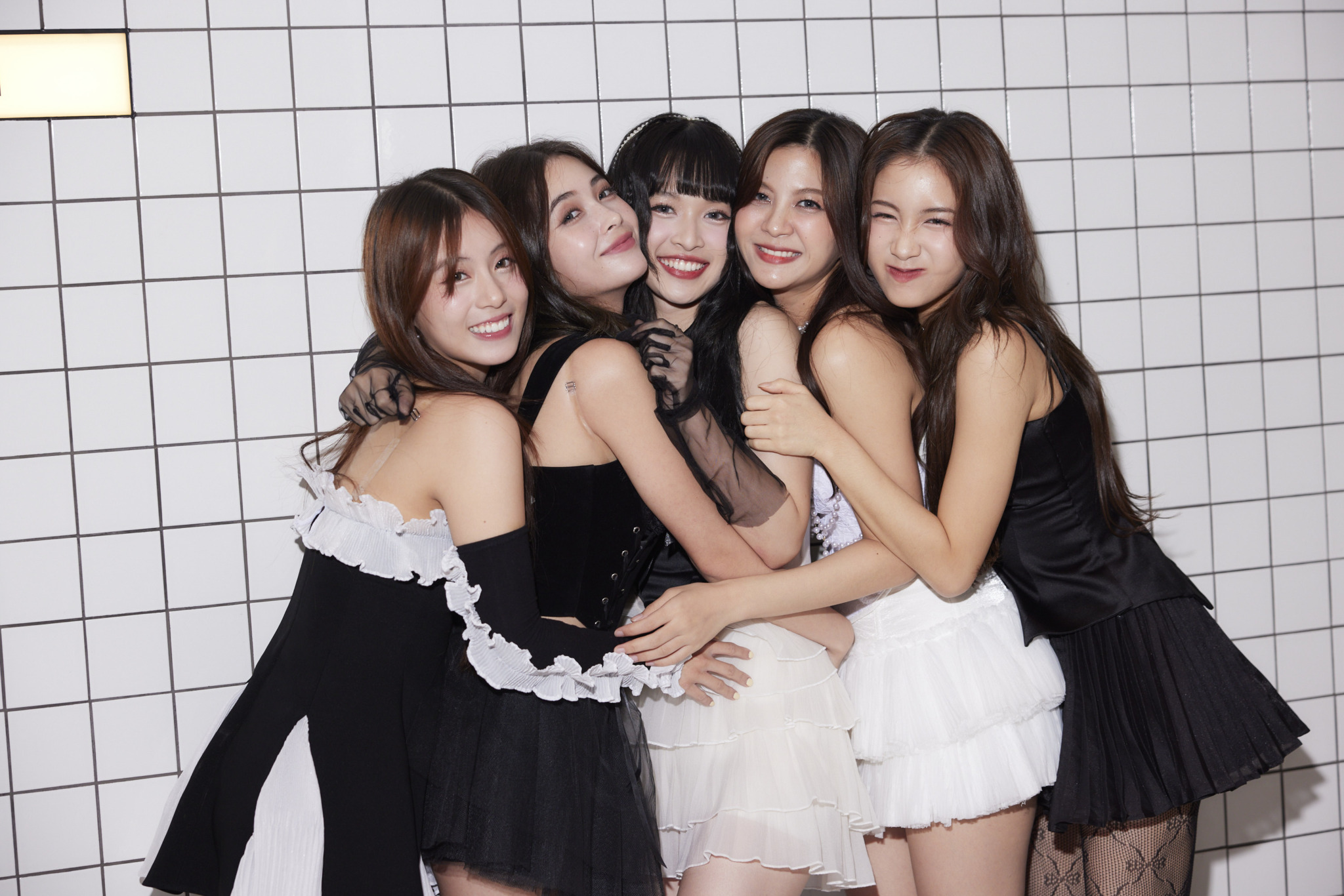 “プリンセス”な超王道系アイドル！タイ発ガールズグループ・QRRAの特別ポートレート&インタビューを公開 - QJWeb クイック・ジャパン ウェブ