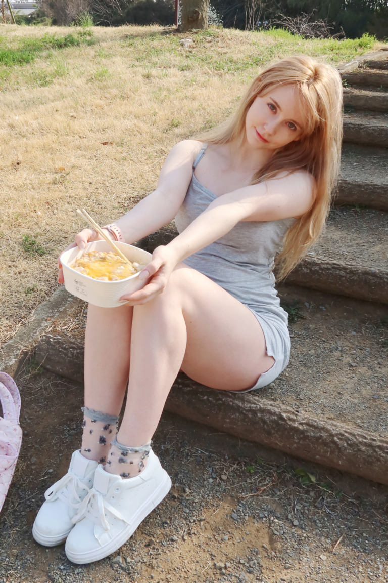 黒船天使、カロリー控えめのお弁当探しにひと苦労。「だいたい700から1000キロカロリーで…」＜ジェマ・ルイーズの航海日誌 #24＞ - QJWeb クイック・ジャパン ウェブ