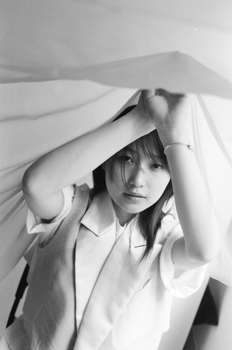 鞘師里保が『Quick Japan』SPECIAL EDITION表紙＆特集に登場。自身を更新し続ける表現者としての内面にフィーチャー - QJWeb クイック・ジャパン ウェブ