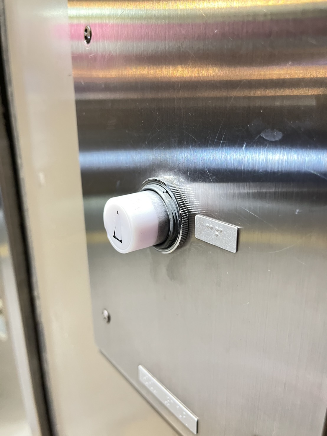 集めたエレベーターのボタン写真は、累計700枚！ 譜久村聖が語る、日常で見つけた激レアな“エレボタ”とは？ - QJWeb クイック・ジャパン ウェブ