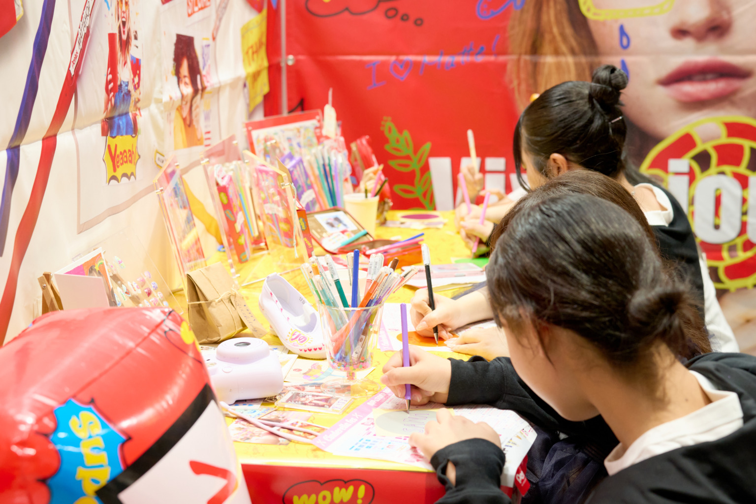 トム・ブラウンに黄色い歓声！JC＆JK＆JDの文化祭イベント『シンデレラフェス2025』レポート - QJWeb クイック・ジャパン ウェブ