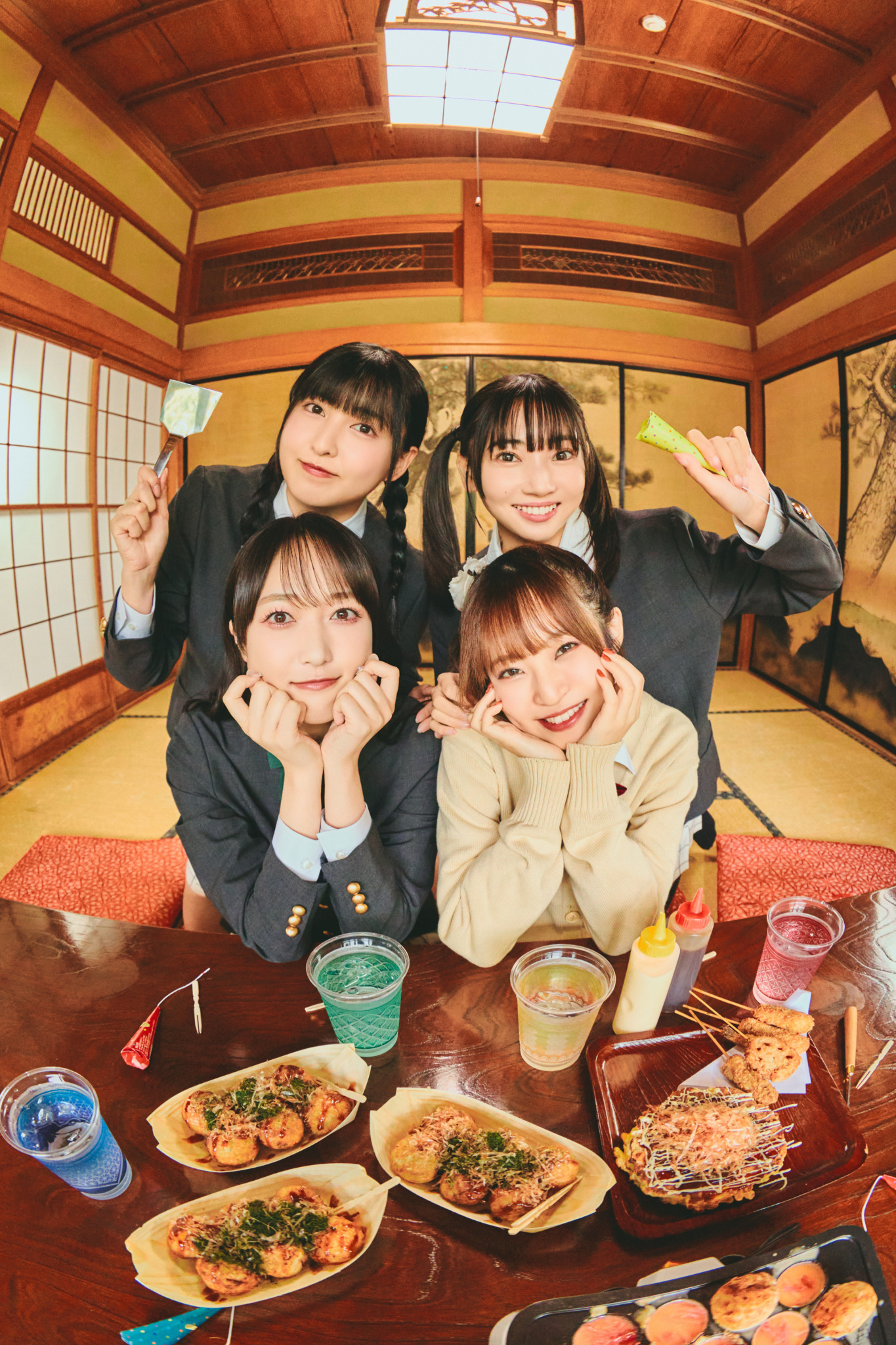 テーマは“たこパ”！『ニジガク』特別版のQJ表紙解禁。特集内ではSP撮り下ろし＆「大好き」を語る座談会も - QJWeb クイック・ジャパン ウェブ